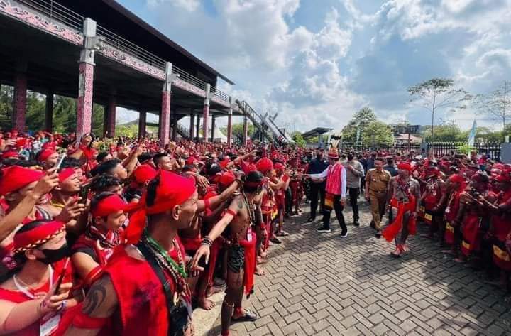 Presiden Joko Widodo Meresmikan Membukaan Bahaupm Bide Bahana Tariu ...